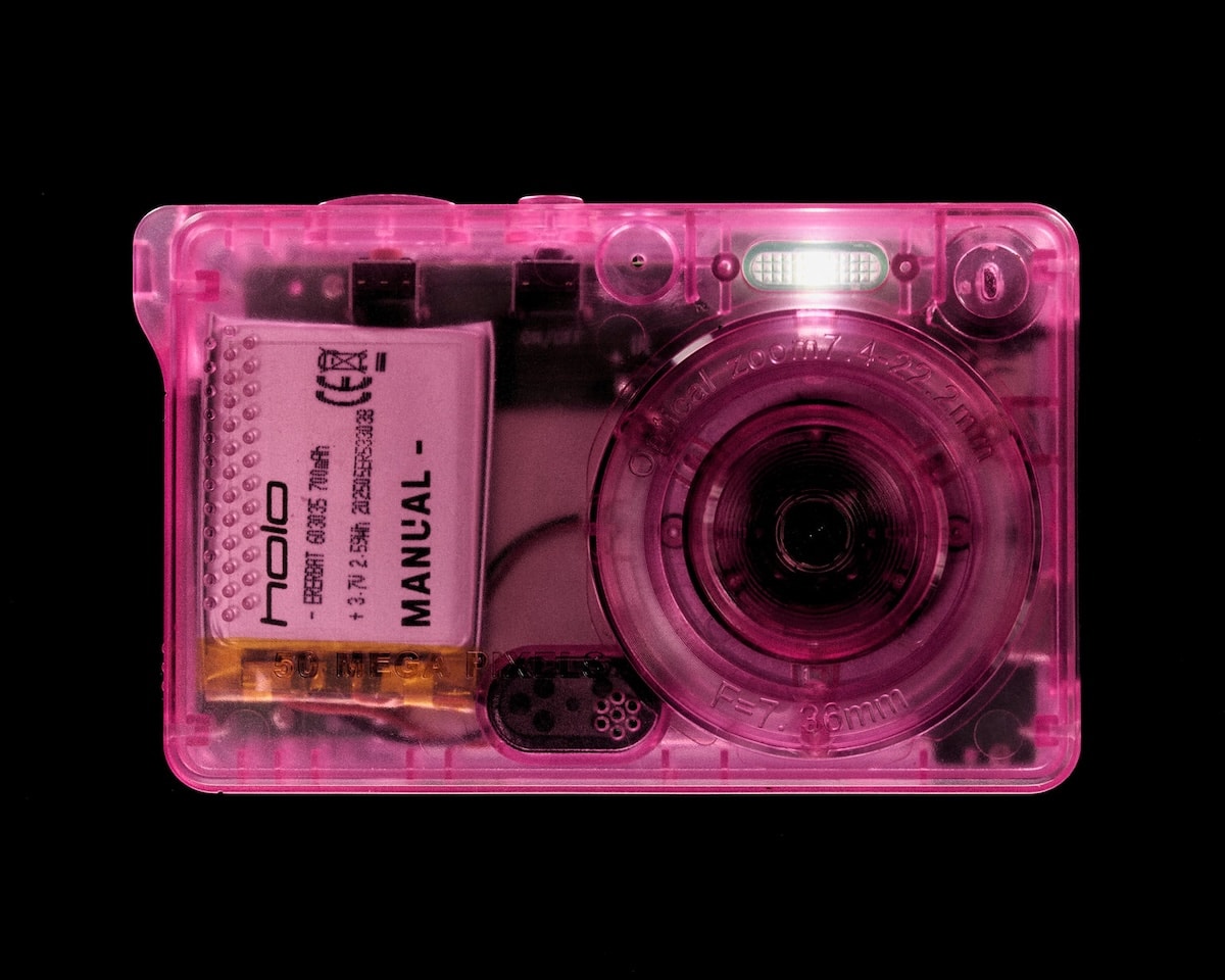 HOLO Digital Camera: Transparent Design trifft nostalgische Stimmung